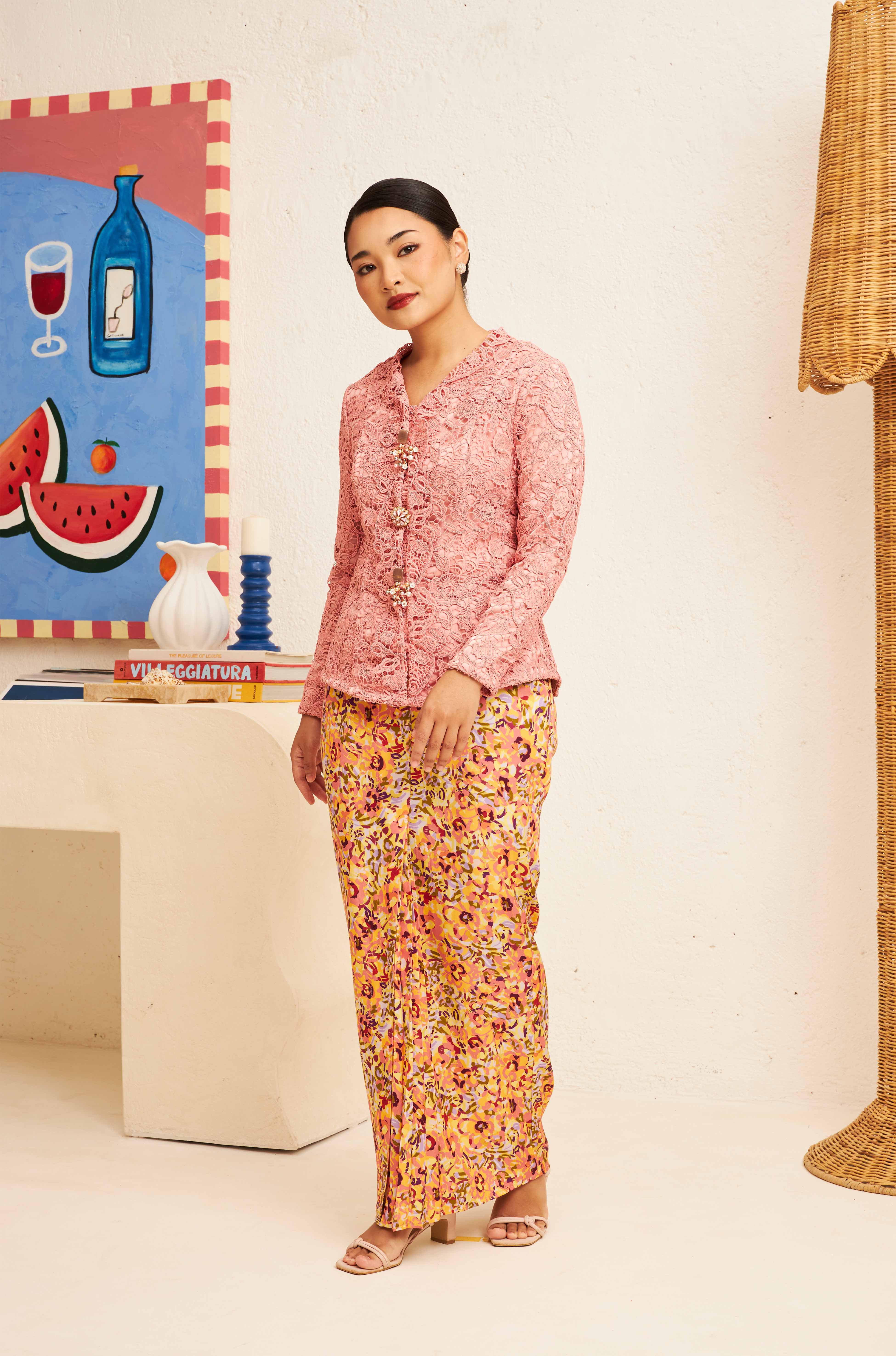 ERYS Kebaya Set in Clementine – Hani Mokhta